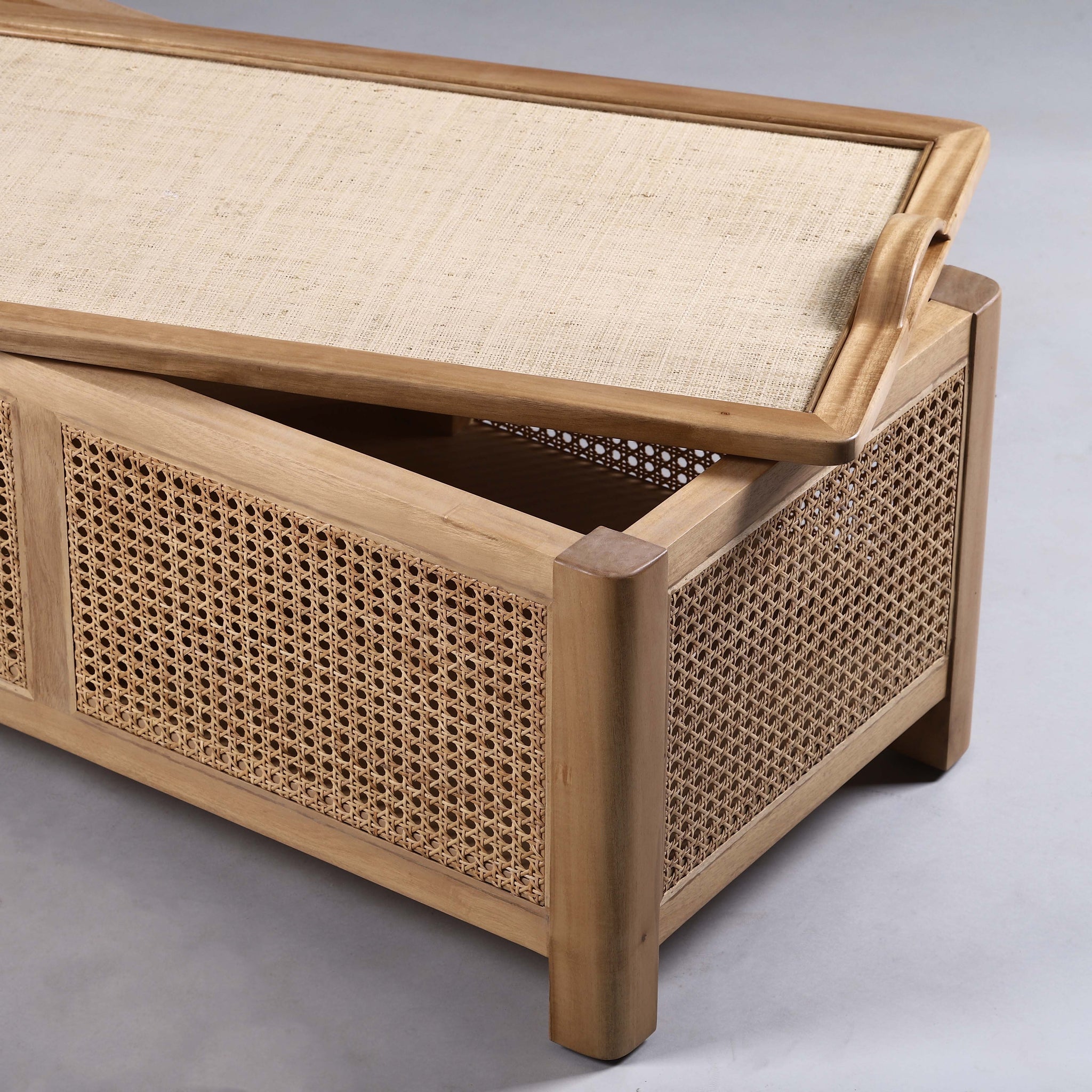 Paquita Trunk with Tray Top – Casa Selma